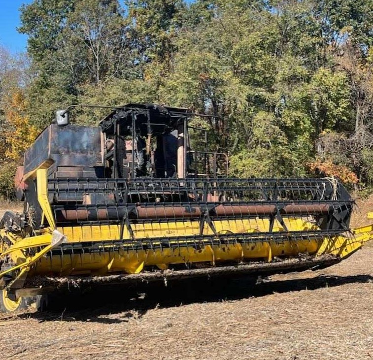 1998 New Holland TR98 Combine - Central Auction Group