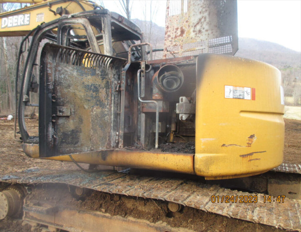 [Auction]: 2004 John Deere 225C Excavator | Virginia | damaged | CAG