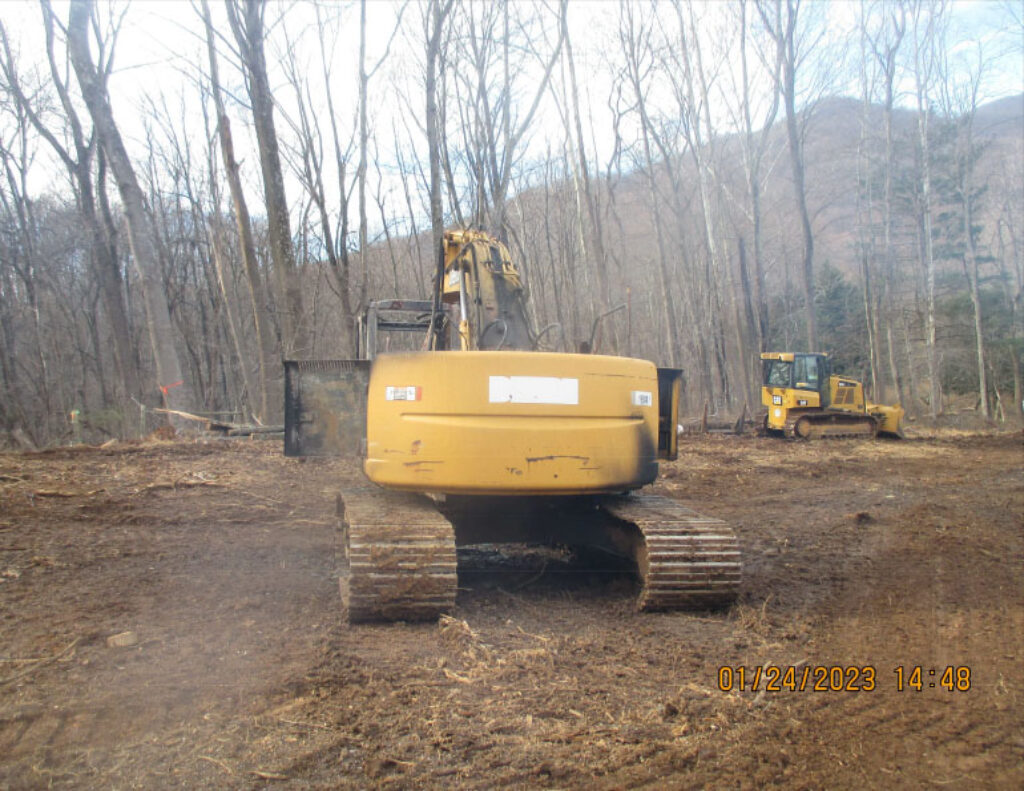 [Auction]: 2004 John Deere 225C Excavator | Virginia | damaged | CAG