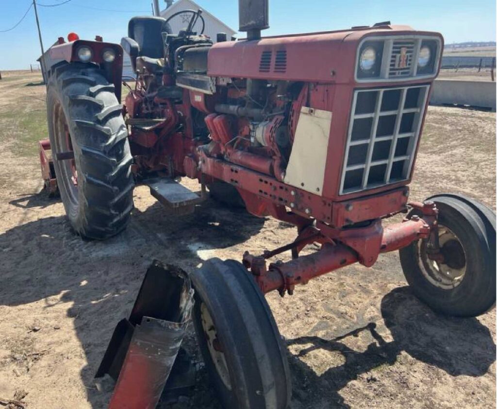 [Auction]: CASE IH 686 Tractor | Nebraska | damaged | CAG