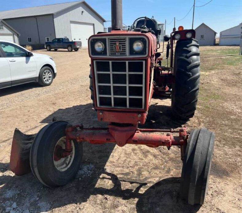 [Auction]: CASE IH 686 Tractor | Nebraska | damaged | CAG