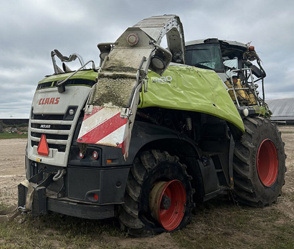 [Auction]: 2021 Claas 990 Harvester | Wisconsin | damaged | CAG