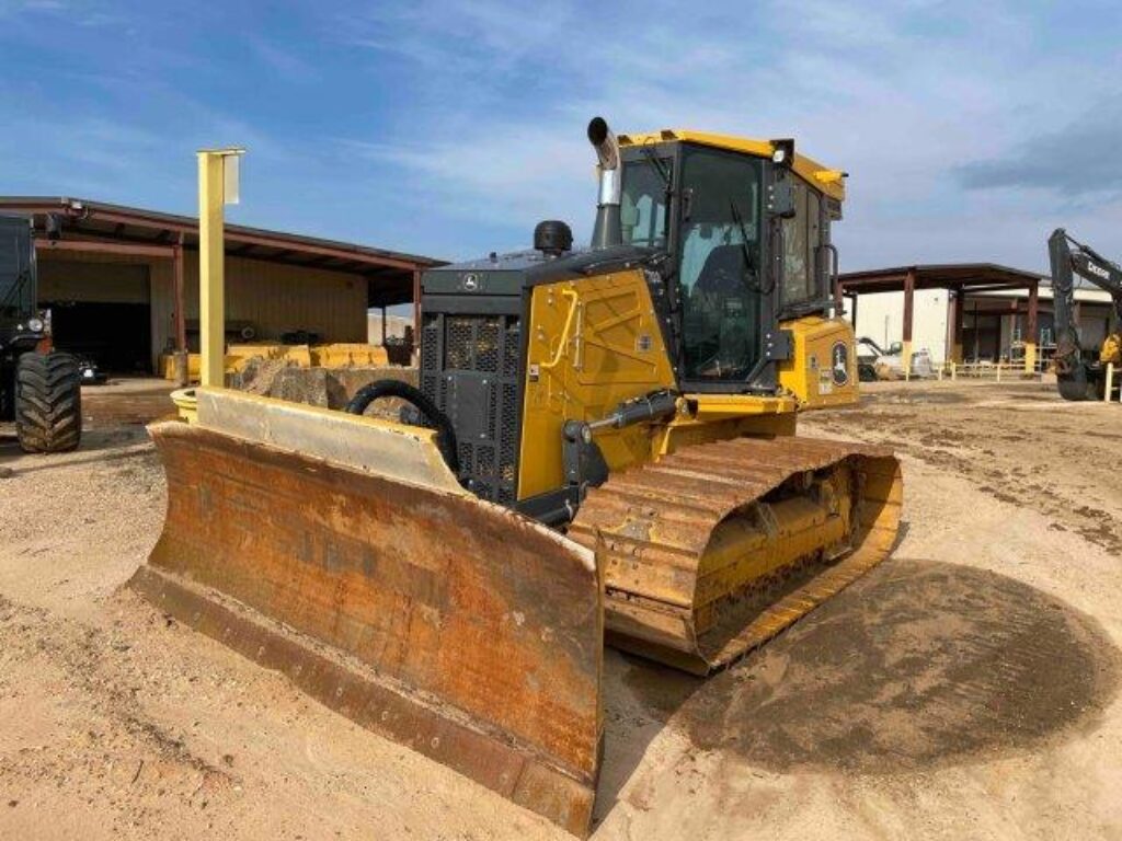 [Auction]: 2023 John Deere 700L LGP Dozer | CAG
