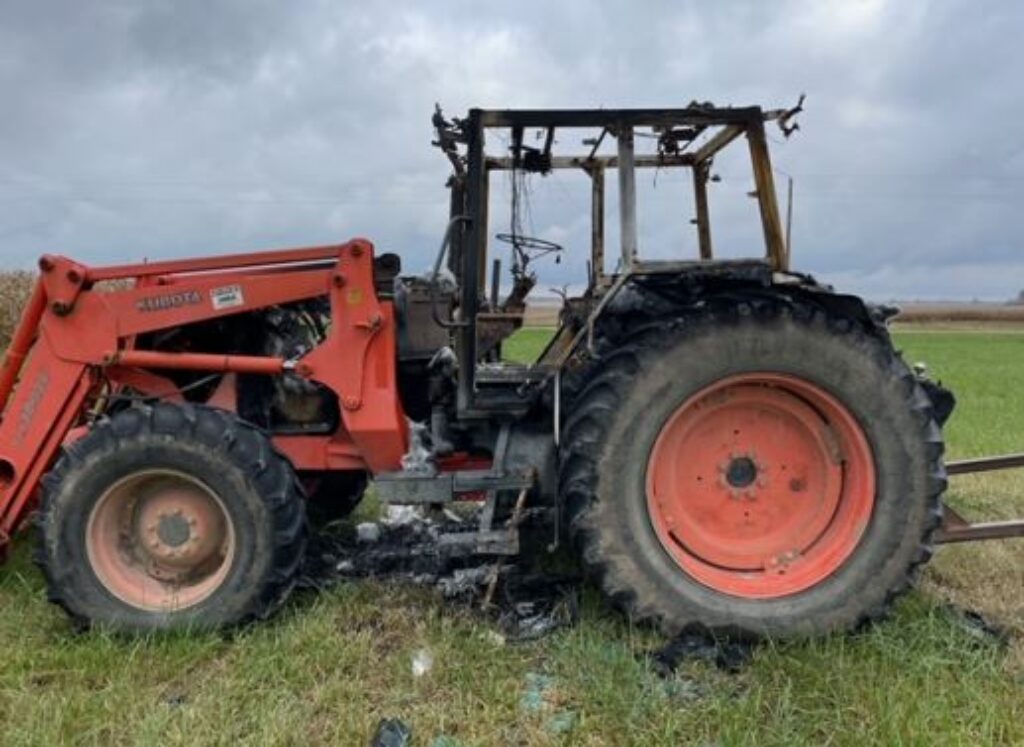[Auction]: Kubota MX 125 Tractor | est. 4,000 hours miles | damaged | CAG