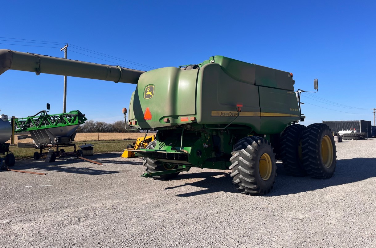 [Auction]: 2011 John Deere 9870 STS Combine - CAG