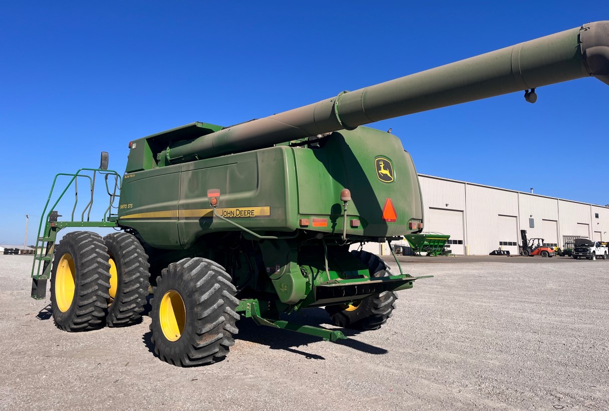 [Auction]: 2011 John Deere 9870 STS Combine - CAG