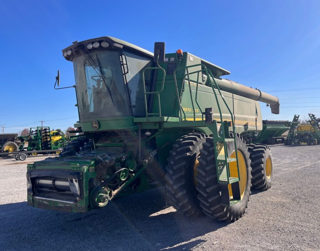 [Auction]: 2011 John Deere 9870 STS Combine | damaged | CAG