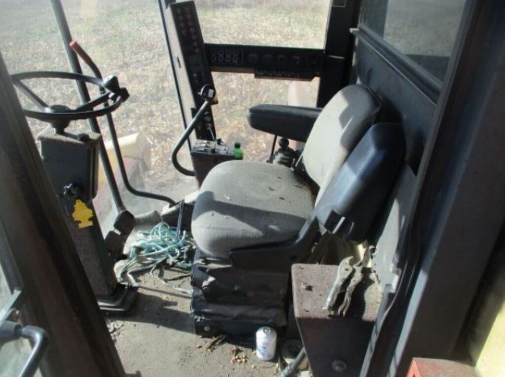 [Auction]: 1993 New Holland TR96 Combine | est. 5,335 hours miles ...