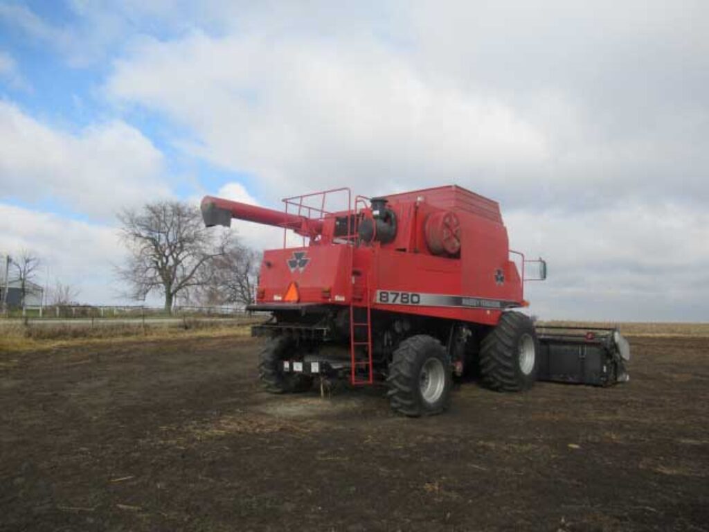 [Auction]: 1998 Massey Ferguson 8780 Combine | Iowa | damaged | CAG