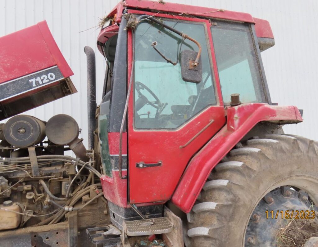 [Auction]: Case International 7120 Tractor | Iowa | damaged | CAG