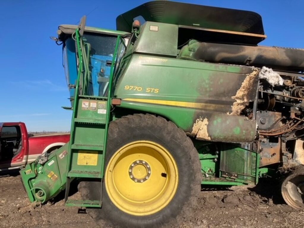 [Auction]: 2010 John Deere 9770 Combine | North Dakota | damaged | CAG