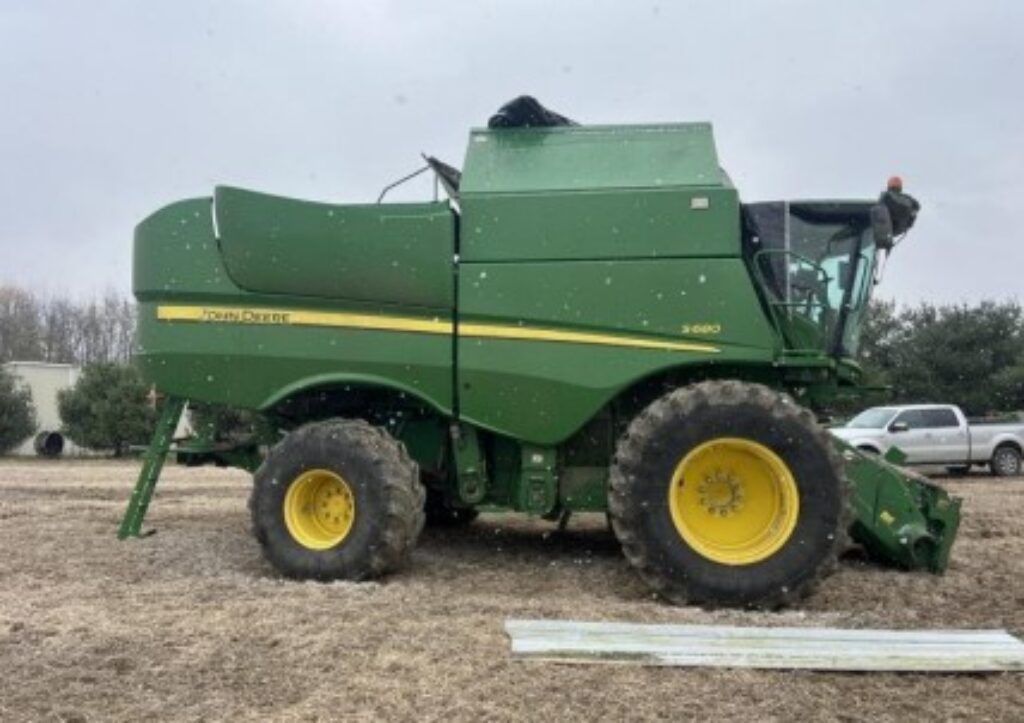 [Auction]: 2012 John Deere S680 Combine | Indiana | damaged | CAG