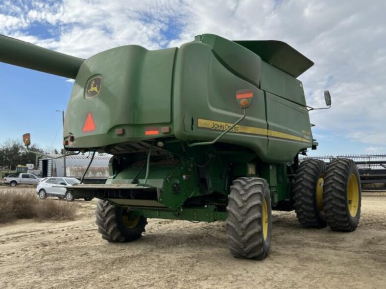 [Auction]: 2009 John Deere 9770 Combine | damaged | CAG