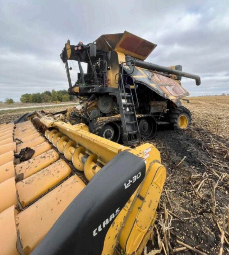 [Auction]: 2010 Caterpillar Lexion 595R Combine | damaged | CAG