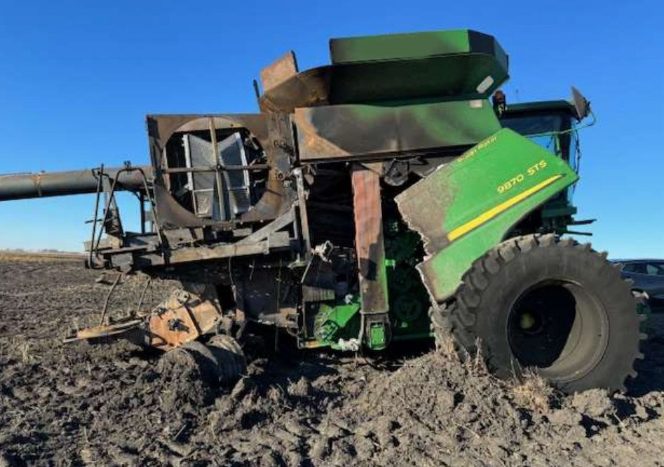 [Auction]: 2011 John Deere 9870 STS Combine - CAG