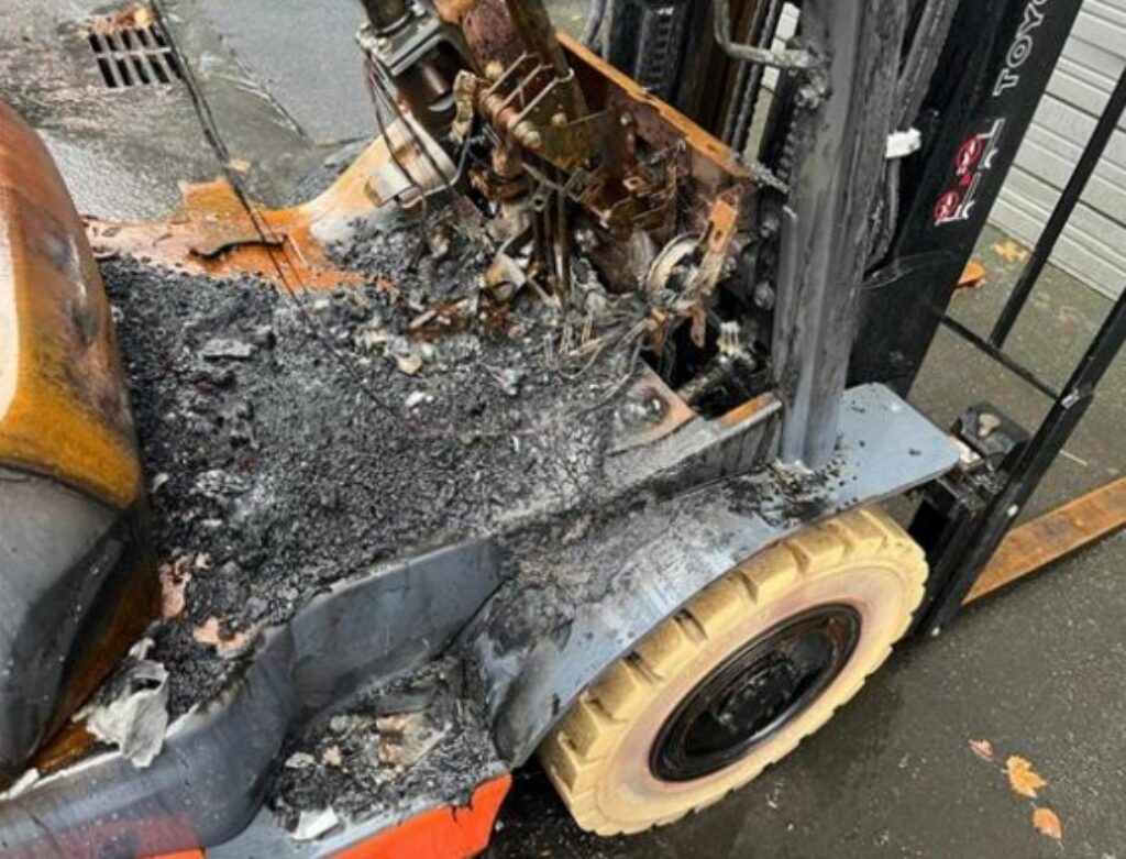 [Auction]: 2020 Toyota 8FGU25 Forklift | damaged | CAG