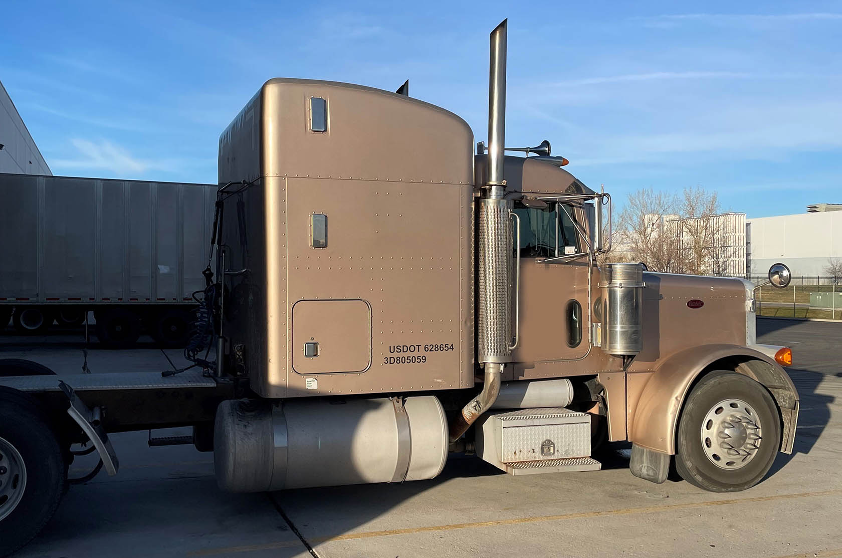 [Auction]: 2003 Peterbilt 379 - CAG