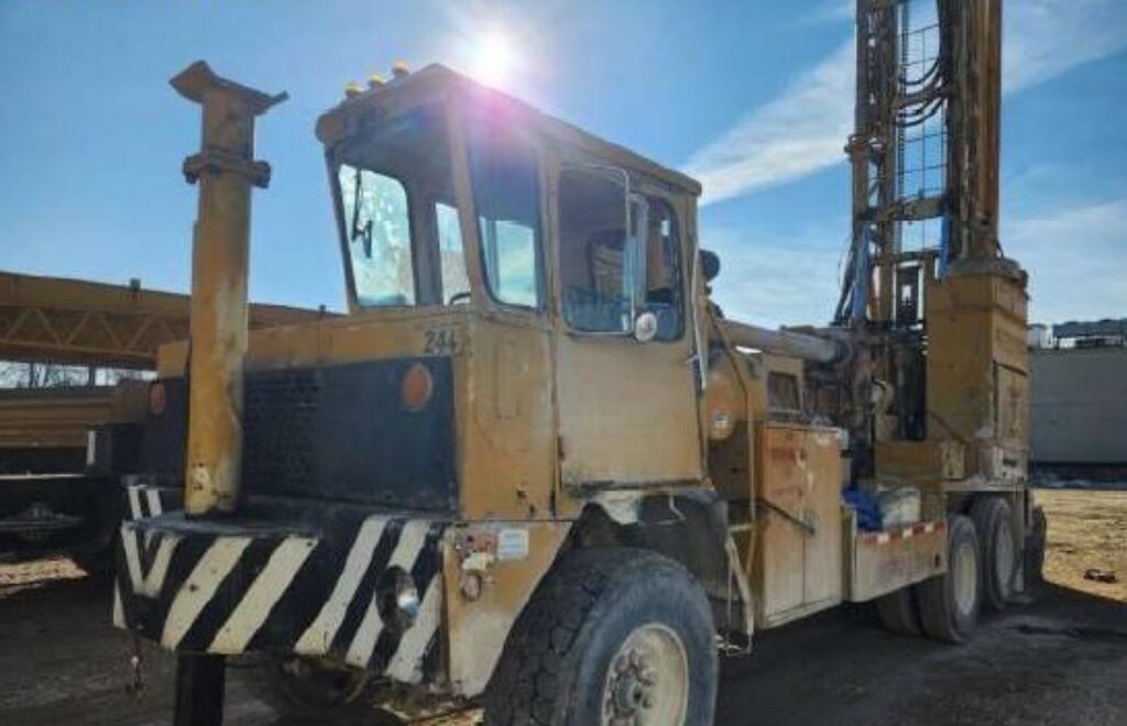 [Auction]: 1995 Crane Carrier Drill Rig | Illinois | damaged | CAG