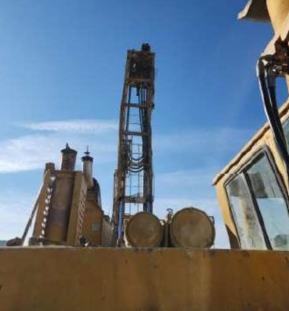 [Auction]: 1995 Crane Carrier Drill Rig | Illinois | damaged | CAG