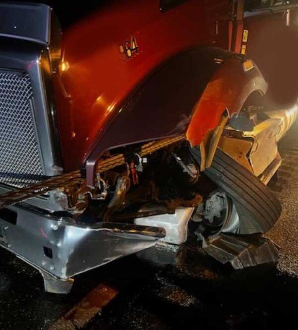 [Auction]: 2017 Kenworth T880 | damaged | CAG