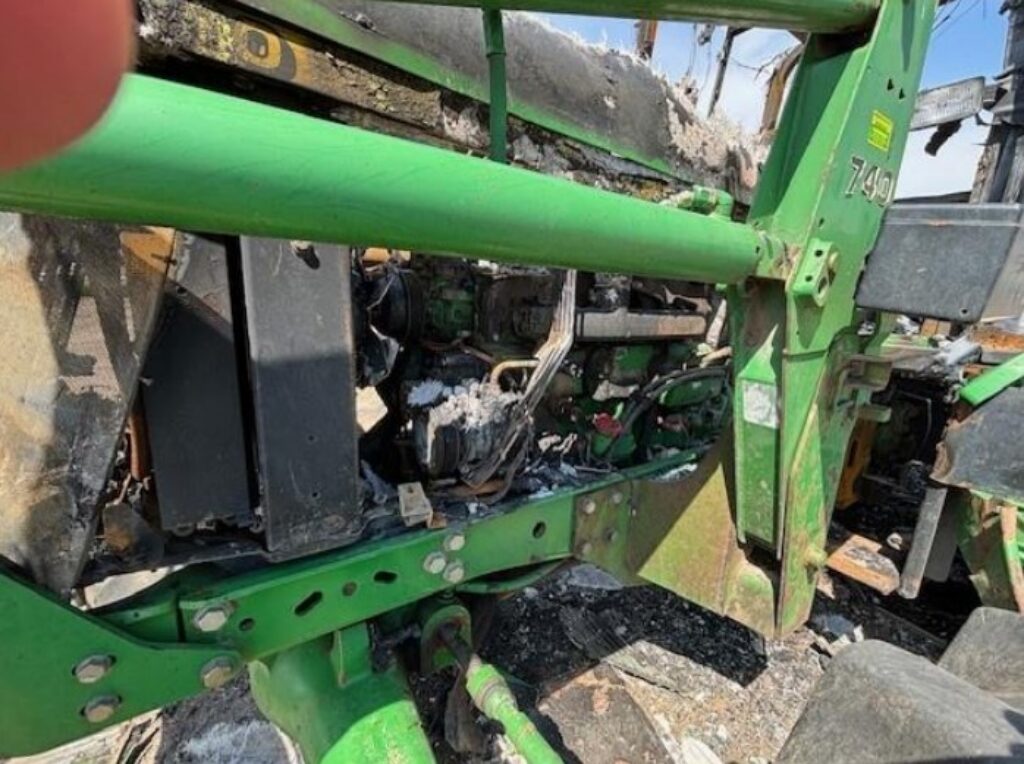[Auction]: 2000 John Deere 7810 Tractor with Loader | Iowa | damaged | CAG