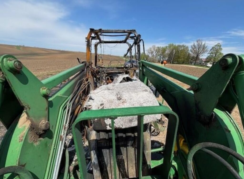 [Auction]: 2000 John Deere 7810 Tractor with Loader - CAG