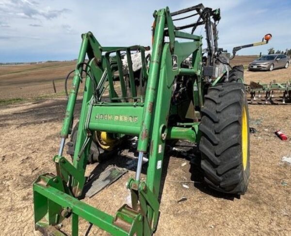 [Auction]: 2000 John Deere 7810 Tractor with Loader | Iowa | damaged | CAG