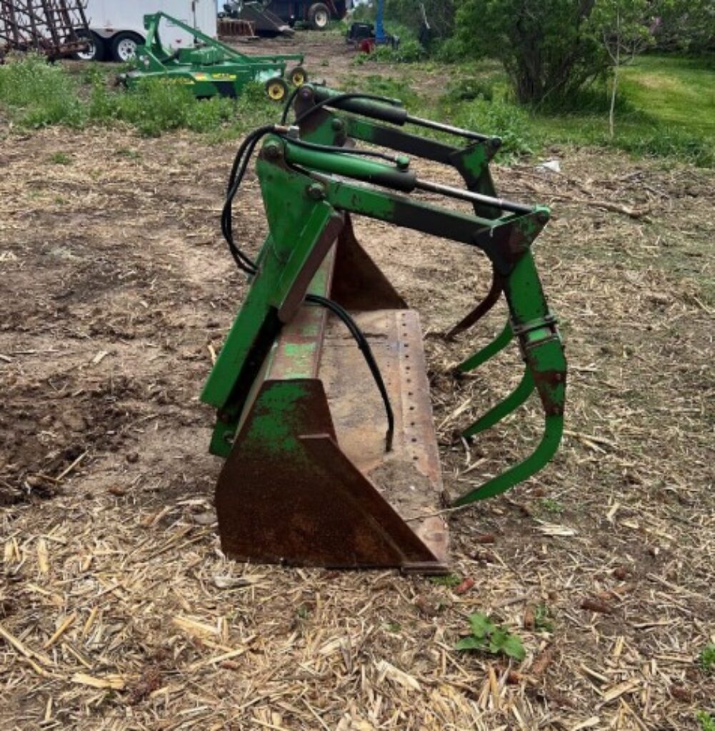 [Auction]: 2000 John Deere 7810 Tractor with Loader | Iowa | damaged | CAG