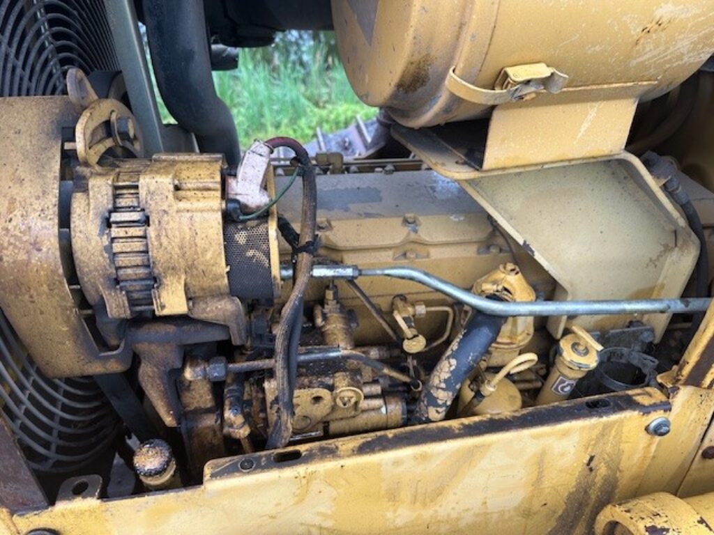 [Auction]: 1999 Caterpillar D5M Dozer | damaged | CAG