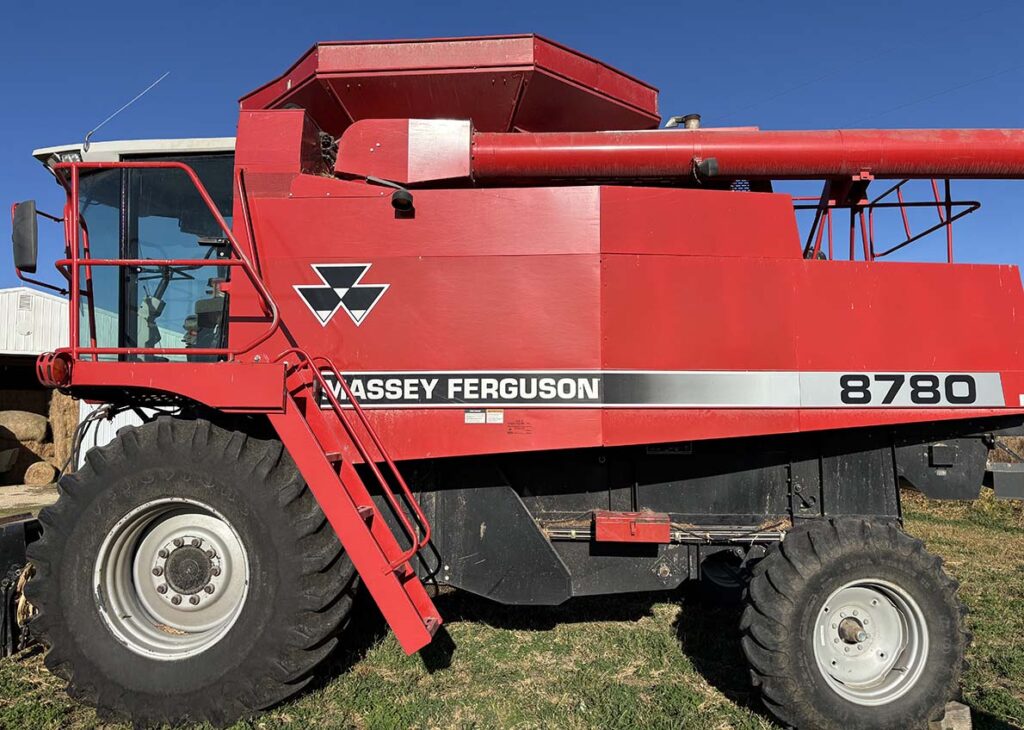 [Auction]: 1998 Massey Ferguson 8780 Combine | est. 1,600 separator ...