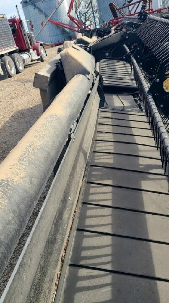 [Auction]: 2021 Mac Don FD135 Flex Draper Header | Missouri | damaged | CAG