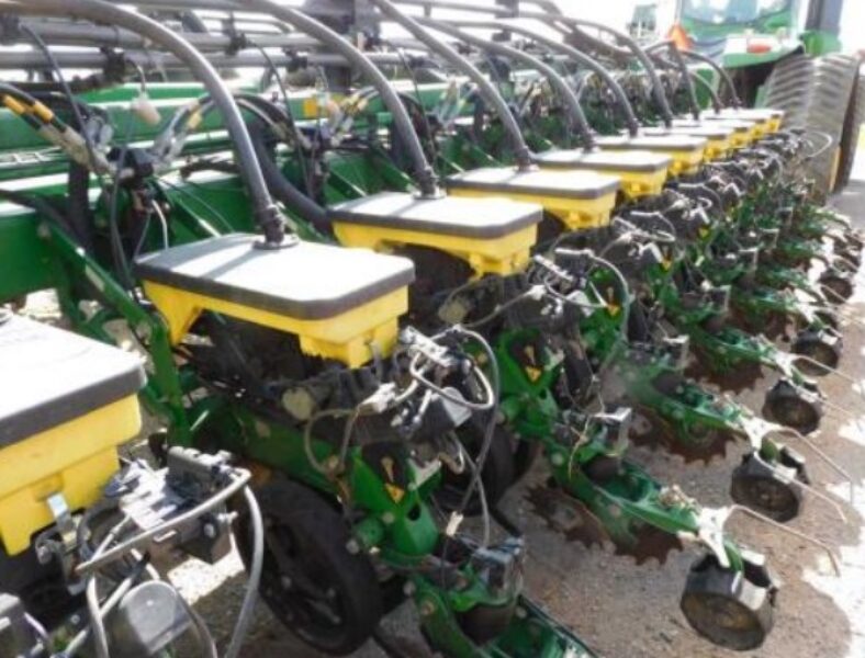 [Auction]: John Deere DB66 Planter | Minnesota | damaged | CAG