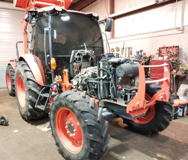 [Auction]: 2019 Kubota M5-111 Tractor | Est 990 hours miles | damaged | CAG