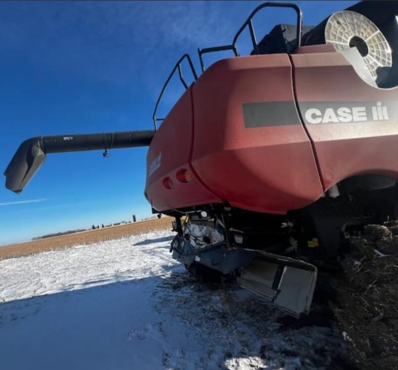 [Auction]: 2006 Case IH AFX 8010 Combine | Est. 6326 engine hours; Est ...