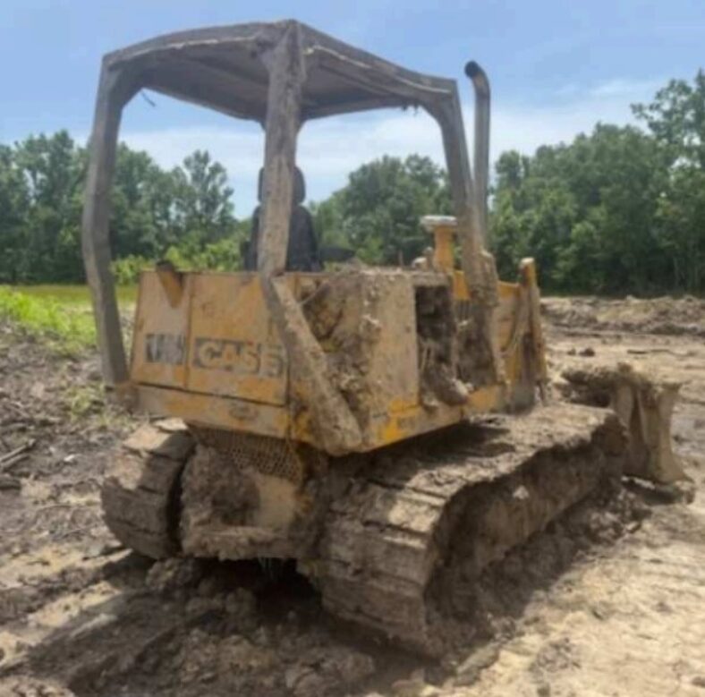 [Auction]: 1987 Case 850D Dozer | Louisiana | damaged | CAG