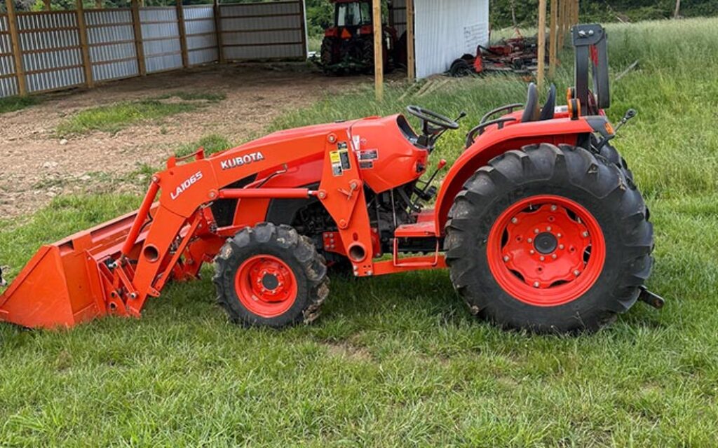 [Auction]: 2016 Kubota MX5200 Tractor | est. 174 hours miles | damaged | CAG
