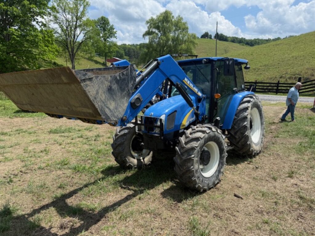 [Auction]: 2013 New Holland T5060 Tractor | est. 2,813 hours miles ...
