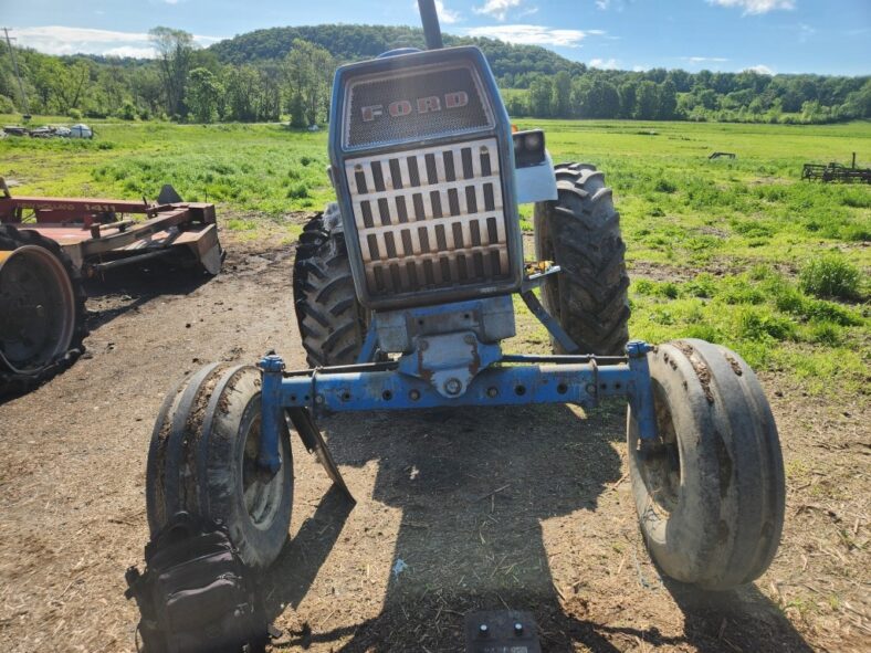 [Auction]: 1970 Ford 8000 Tractor | est. 6,689 hours miles | damaged | CAG