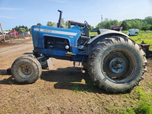 [Auction]: 1970 Ford 8000 Tractor | est. 6,689 hours miles | damaged | CAG