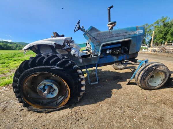[Auction]: 1970 Ford 8000 Tractor | est. 6,689 hours miles | damaged | CAG