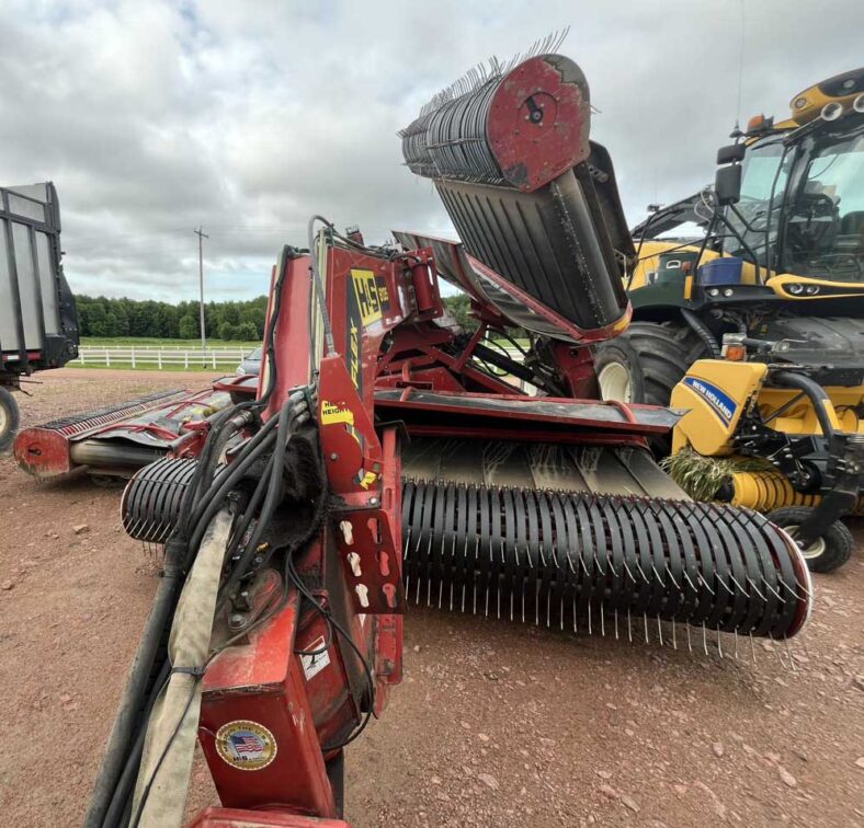 [Auction]: 2017 H&S TF6135 Hay Merger | Wisconsin | damaged | CAG
