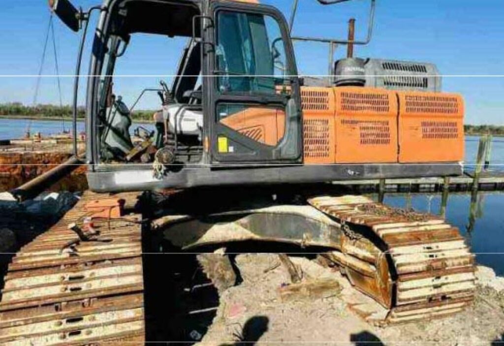 [Auction]: 2022 Doosan DX420LC Excavator | est. 3,000 hours miles ...