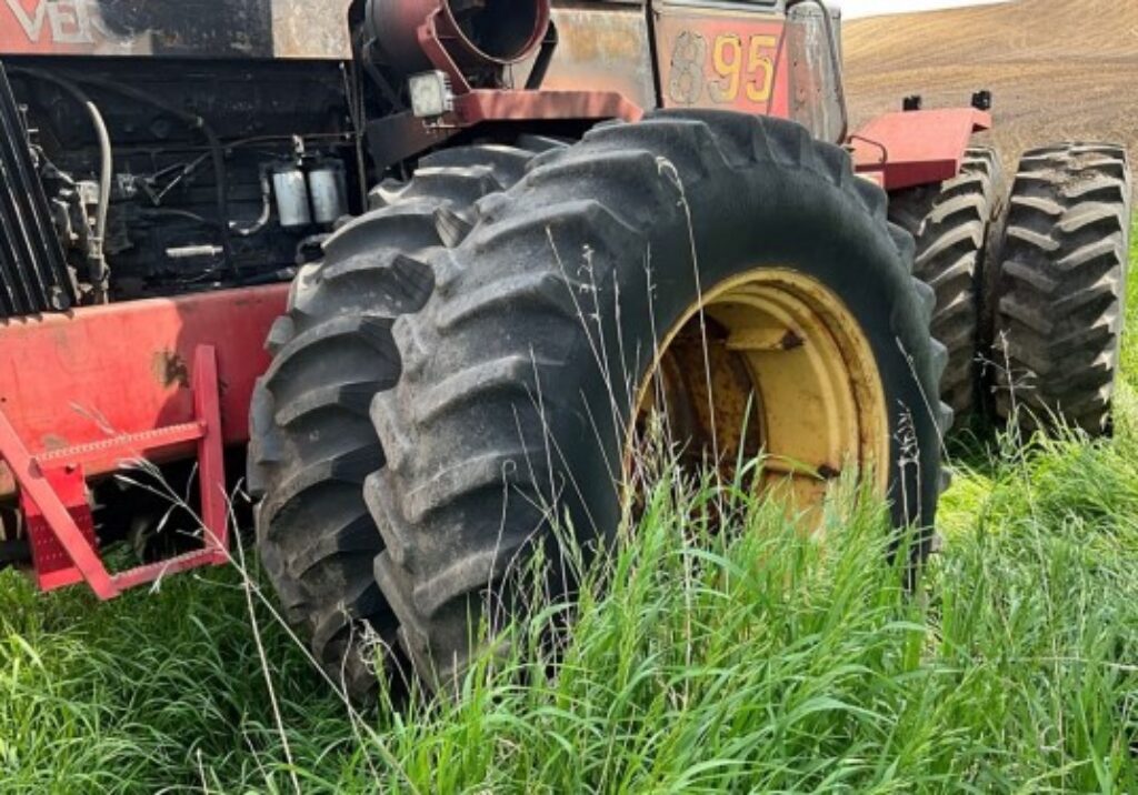 [Auction]: Versatile 895 Tractor | est. 7,000 hours miles | damaged | CAG