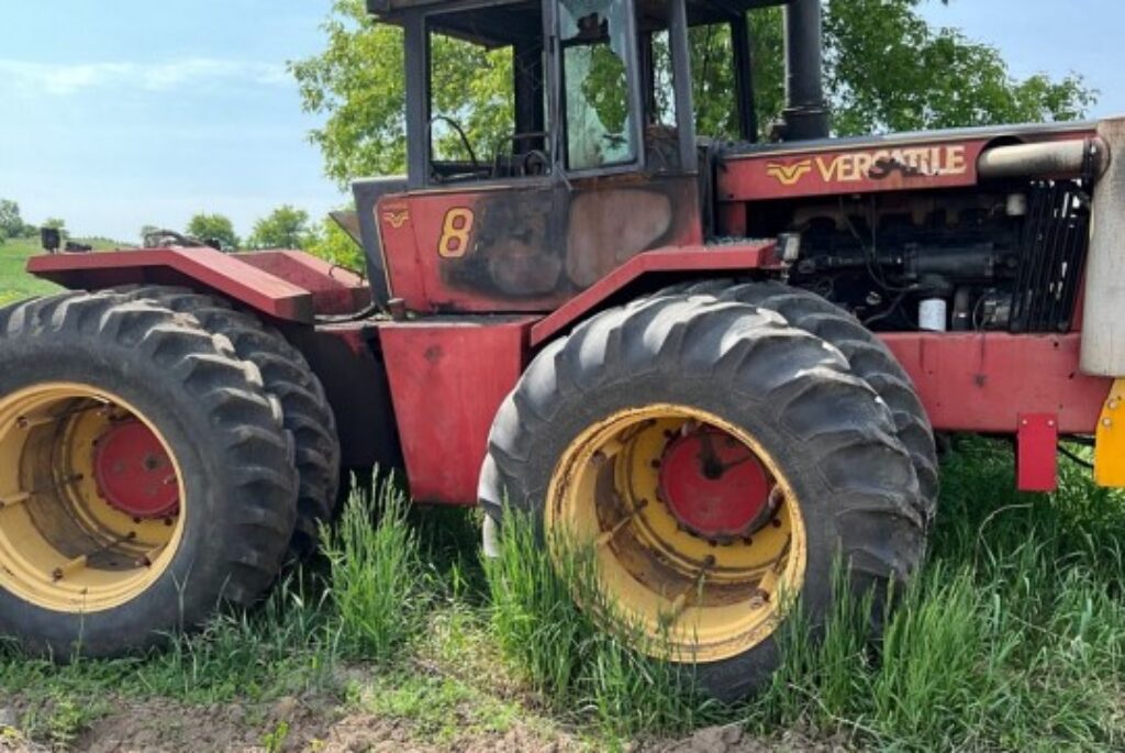 [Auction]: Versatile 895 Tractor | est. 7,000 hours miles | damaged | CAG