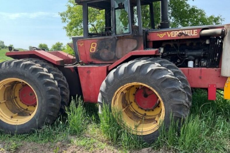 [Auction]: Versatile 895 Tractor | est. 7,000 hours miles | damaged | CAG