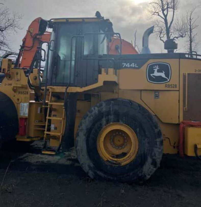[Auction]: 2020 Deere 744L Wheel Loader | est 2,034 miles | damaged | CAG