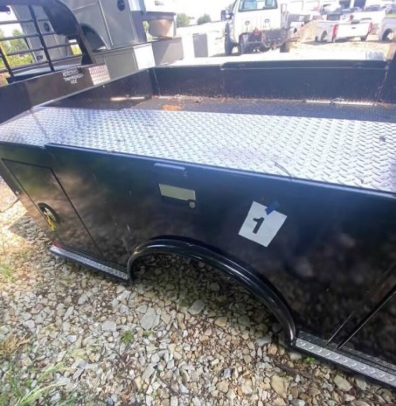 [Auction]: CM Truck Beds | Indiana | damaged | CAG