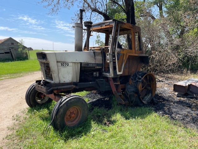 [Auction]: Case 1070 Tractor with Loader | South Dakota | damaged | CAG