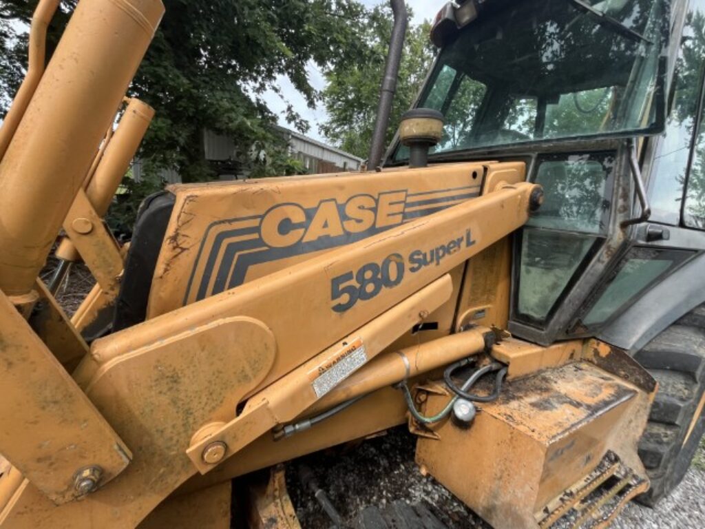 [Auction]: 1995 Case 580 SuperL Backhoe | est. 6,290 hours miles ...