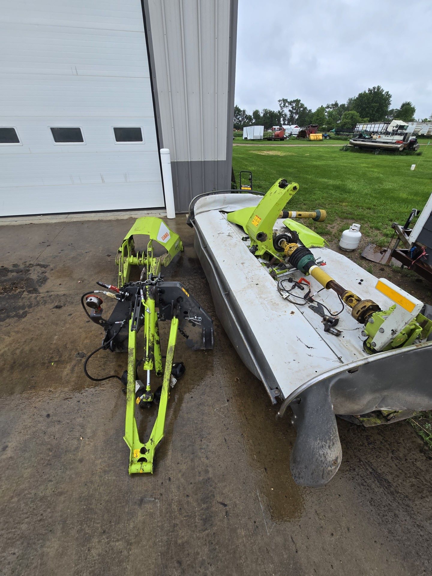 [Auction]: 2021 Claas 3600F Disc Mower | South Dakota | damaged | CAG